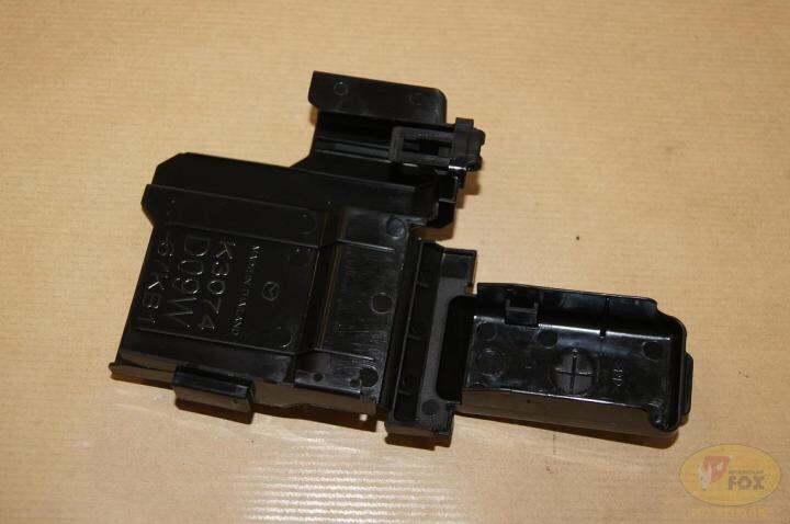 (ของแท้) D09W67KB1A ที่ปิดแบต แบตเตอรี่ ขั้วบวก มาสด้า 2 Mazda 2 ...