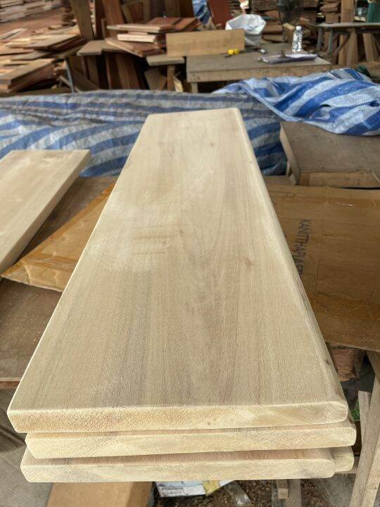 ไม้ลูกบันไดไม้ตะเคียนขนาด 4cm x 29.5cm ชื่อไม้MERAWAN WOOD สีเหลืองขาว ...