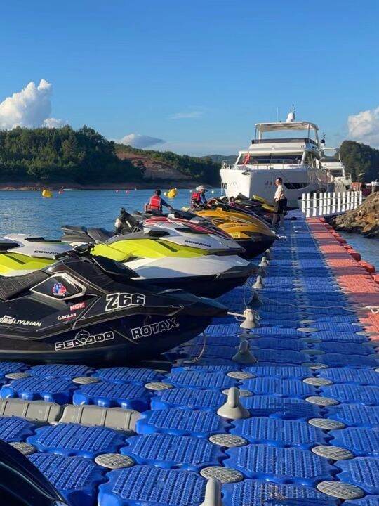 Plastic floating pontoon fishing platform motorboat berth floating pier ...