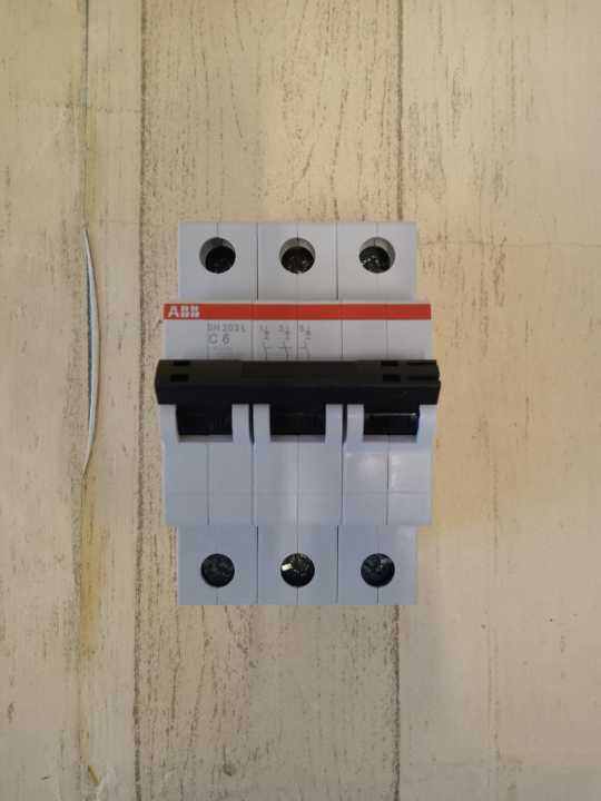 ABB MCB 3 POLE 25A Original | Lazada Indonesia