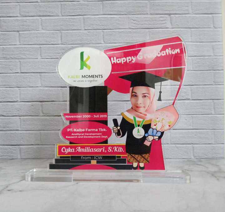 PLAKAT AKRILIK CUSTOM, PLAKAT WISUDA, PLAKAT CUSTOM, TROPHY WISUDA ...