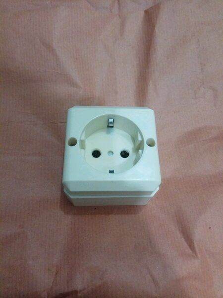 OUTBOW Stop Kontak Colokan Listrik OB Outbow Tempel Tembok Segi Mirip ...