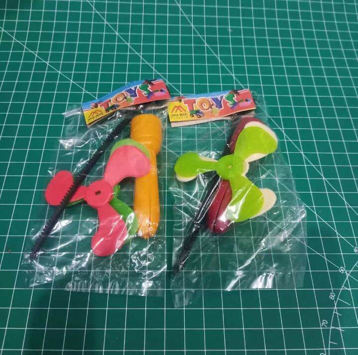 20 pcs mainan baling baling tarik/baling baling terbang/baling baling ...