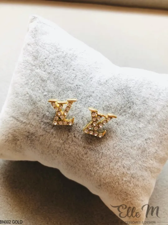 ต่างหูแฟชั่น ต่างหูแป้น LV วิบวับ ๆ BN002 ต่างหูออกงาน ต่างหูติดหู | Lazada.co.th