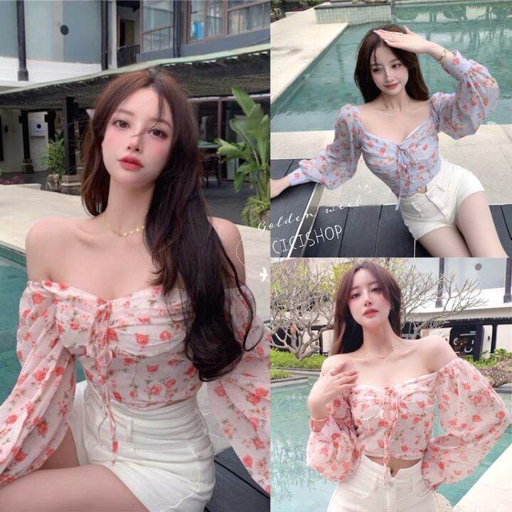 Cici(Y5028)เสื้อแขนยาวปาดไหล่ ผ้าชีฟอง ลายดอกไม้ ดีเทลกระดุมหน้า แต่งเชือกผูกโบว์ หวานน่ารักสุด ...