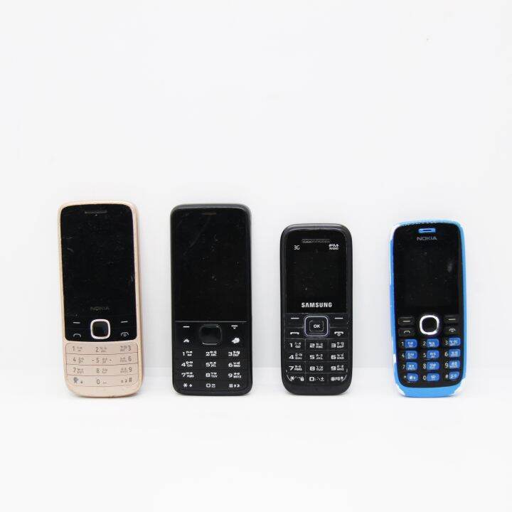 โทรศัพท์มือถือ Feature Phone ยุค Y2K คละรุ่น (AIS, NOKIA and SAMSUNG ...