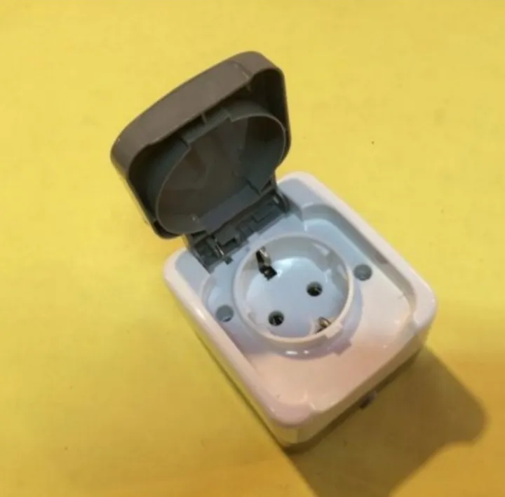 Broco Stopkontak Outdoor Atlantic colokan listrik dengan tutup cover ...