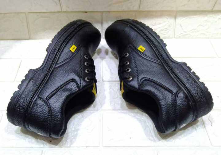 SEPATU SAFETY CAT KERJA LAPANGAN,TRAKTOR,POM,PABRIK KERJA PLN DIJAHIT ...