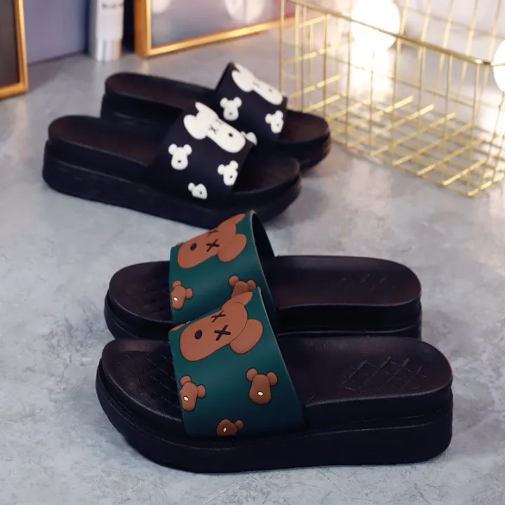 Mga tsinelas sa tag-araw na cute na cartoon bear na pambabae sa banyo ...