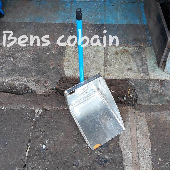 Pengki Kaleng Gagang Kayu Pengki Sampah | Lazada Indonesia