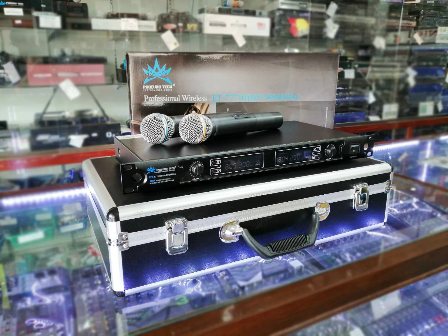 **ความถึ่ใหม่ ** PROEURO TECH ET-777 รุ่นใหม่ ความถี่ 803 - 806 MHz ไมโครโฟนไร้สาย ET-777III UHF ...