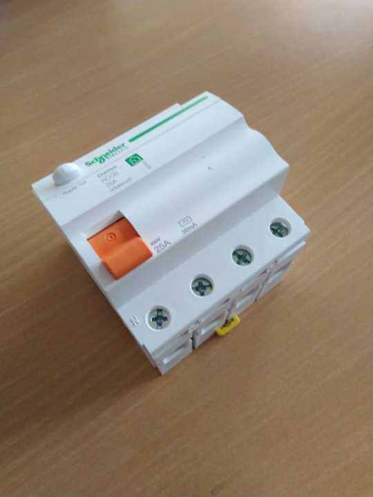 ELCB 3 Fasa Schneider DOMR01425 | Lazada Indonesia