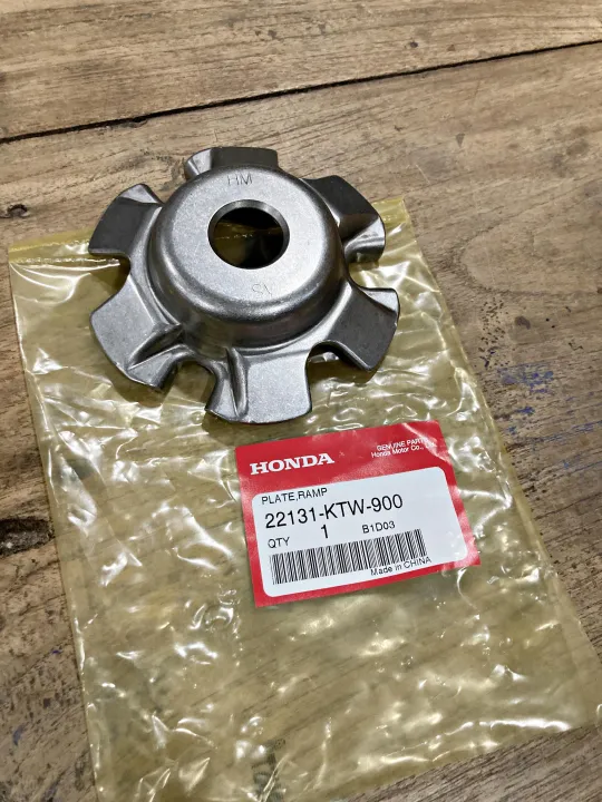 แผ่นโค้ง / ฝาครอบเม็ด แท้ศูนย์ Forza300 (ฟอร์ซ่า300) ( 22131-KTW-900 ...