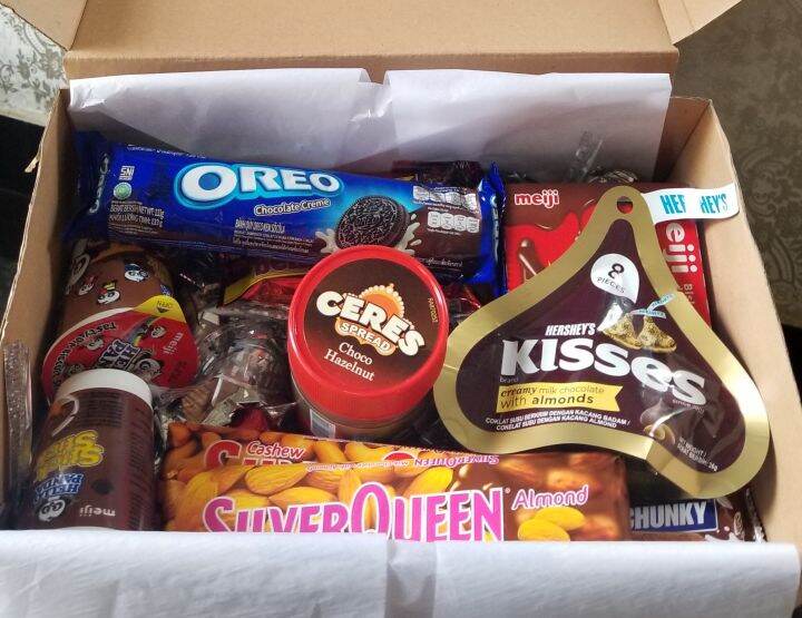 Snack Box Gift Edisi Full Coklat / Hadiah Unik Ulang Tahun / Wisuda ...