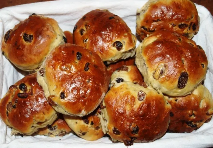 Roti kismis Belanda asli fresh, per bungkus 5 atau 10 biji. | Lazada ...