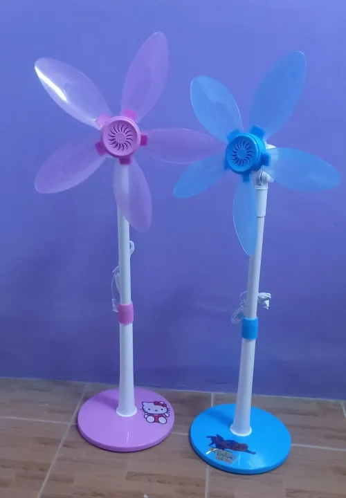ZH Cute design Stand fan 5 Blades Portable Stand fan Adjustable Mini ...