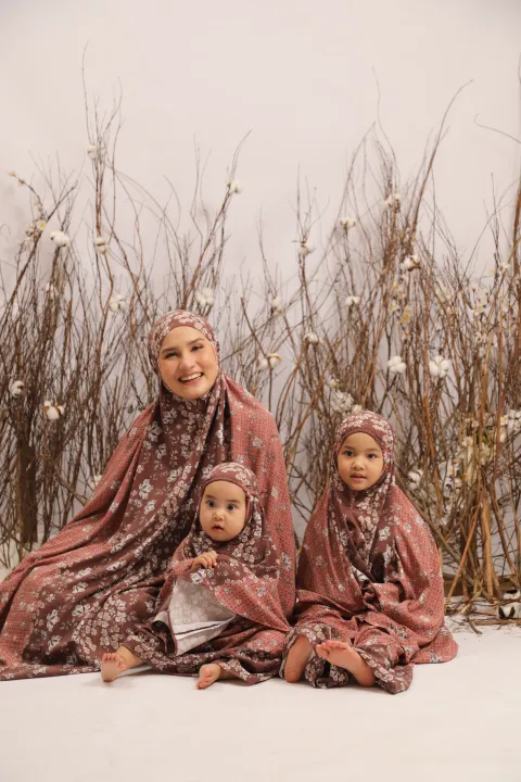 Diario x Dwihanda - Mukena Freilla Prayer Set 2in1 Free Sejadah Travel ...