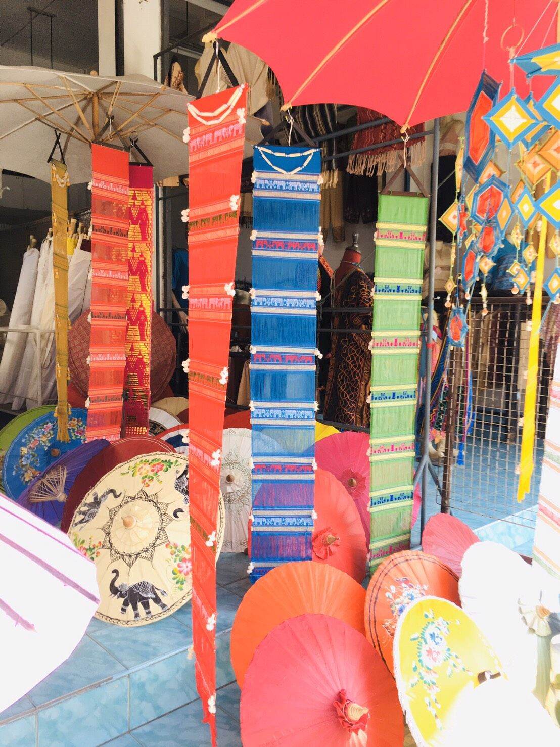 ตุงเชียงใหม่ ตุงล้านนา สวยงาม ประดับบ้าน ประดับร้าน มีหลากสี พร้อมส่ง ...