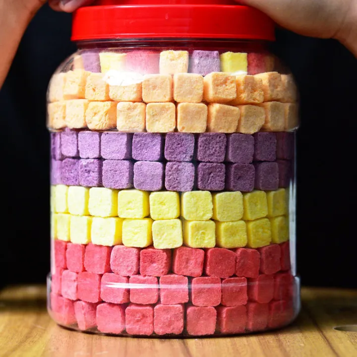 Freeze-dried yogurt block strawberry fruit yogurt fruit block dry eat ...
