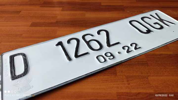 Plat Mobil Putih Standar Dengan Logo 1 pasang / 1 set / depan belakang ...
