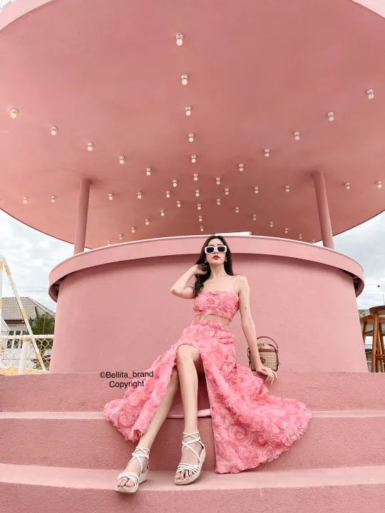 งานป้าย Bellita เซ็ตกระโปรงสีชมพูกับสีแดงมี 2 สี ผ้าพิเศษ เสื้อครอปทรง ...