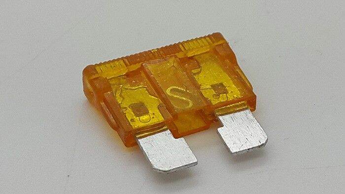 SIKRING 5A BESAR / Fuse TANCAP BESAR Untuk MOBIL & MOTOR/ Sekring 1.4 ...