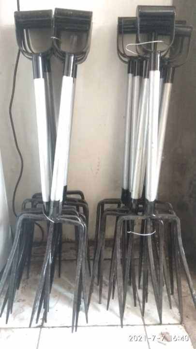 TERMURAH Perkakas Kerja Berkebun Dan Tukang GARPU INJAK 3 MATA GARPU ...