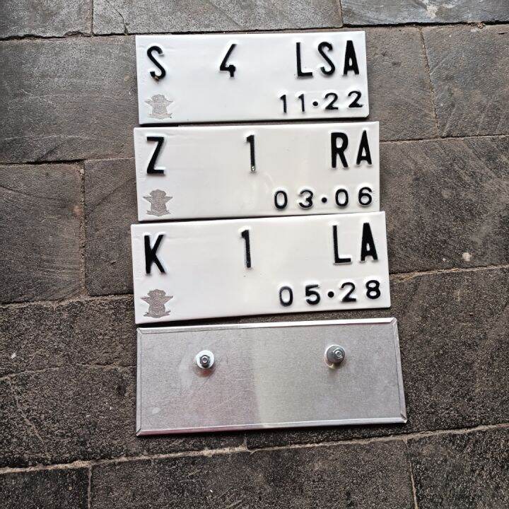 Plat motor custom plat nama dan nomor motor putih baut tanam proses 1 ...