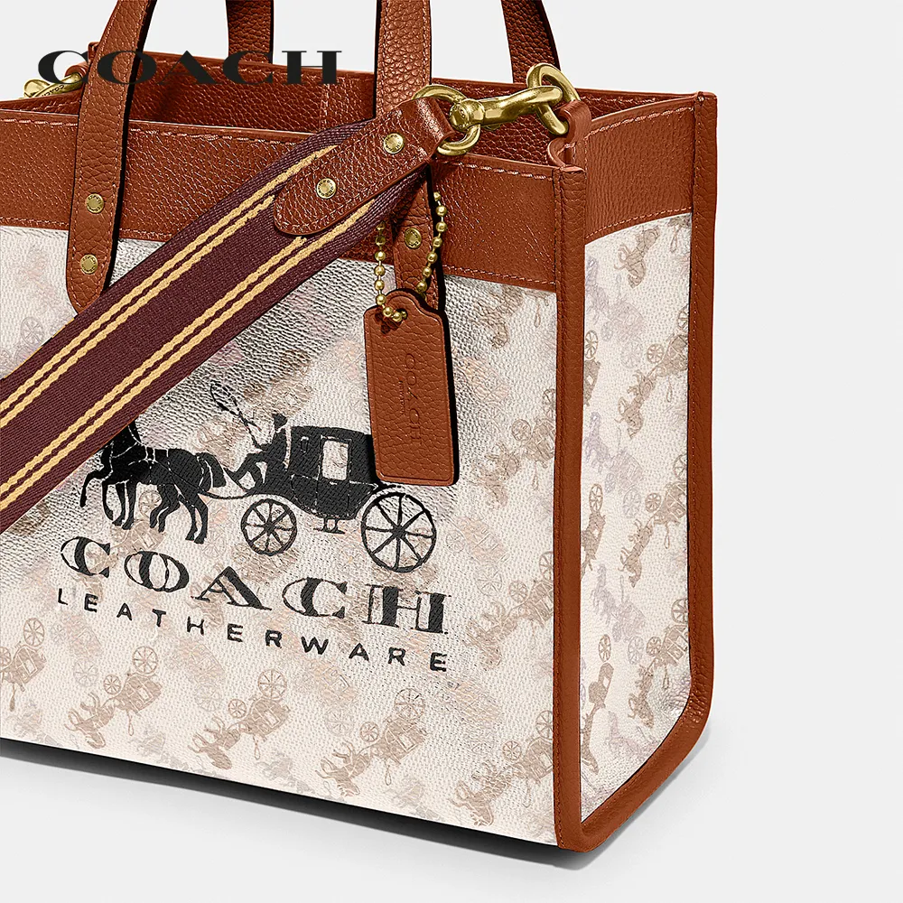 COACH กระเป๋าทรงสี่เหลี่ยมผู้หญิง รุ่น FIELD TOTE 22 WITH HORSE AND CARRIAGE PRINT AND CARRIAGE ...