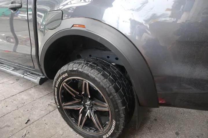 Ford Ranger 2016 to 2020 Fender flare with reflector | Lazada PH