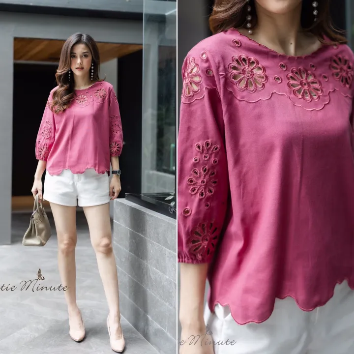 P0246🌸 เสื้อลินินผสมฝ้าย💐 เนื้อผ้าขึ้นลาย มีความนุ่ม งานปักดอกไม้เจาะฉลุ ขอบแขนใส่ยางยืด ยืดได้ ...