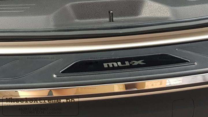 Isuzu mu-X 2018-2021 Rear stepsill with chrome bumper protector ...