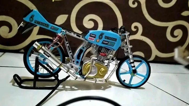 Miniatur motor drag GL herex petronas bisa di gas bonus stiker | Lazada ...
