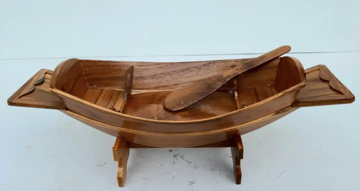 เรือพายเสริมฮวงจุ้ย ทำด้วยไม้สัก ยาว 30 ซม. งานหัตถกรรมฝีมือ มีความ ...