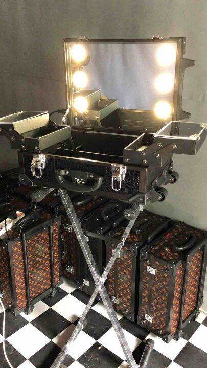 koper makeup. beautycase+kaki. 6lampu dngn 3 warna pencahayaan | Lazada ...