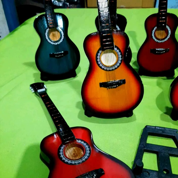 Miniatur Gitar Akustik Miniatur Gitar Kayu Tinggi 25 cm Kwalitas Oke ...