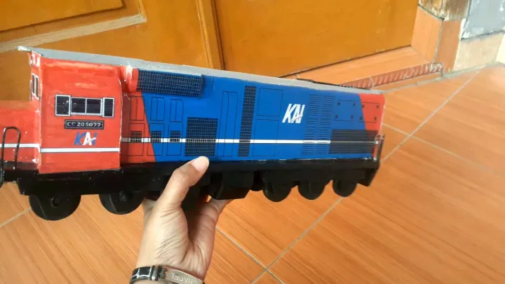 MINIATUR LOKOMOTIF KERETA API INDONESIA CC 205 Seri Baru | Miniatur ...