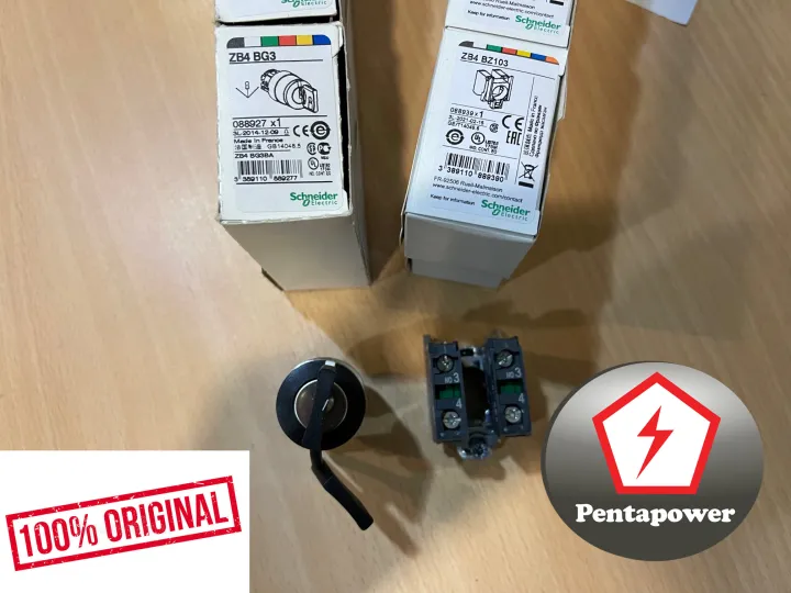 SCHNEIDER XB4BG33 ( ZB4BG3 + ZB4BZ103 ) XB4, Key switch selector, metal, black, Ø22, key n°455 ...