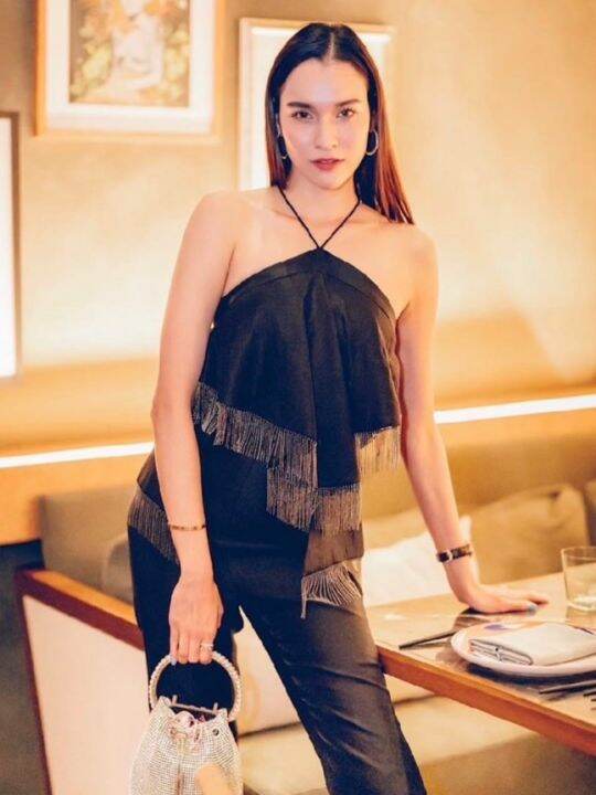 งานป้าย BT-Studio set 2ชิ้นเสื้อคล้องคอเว้าหลัง ด้านหน้าแต่งจับจีบปลายชายแต่งพู่แต่งสายเพรชเรียง ...