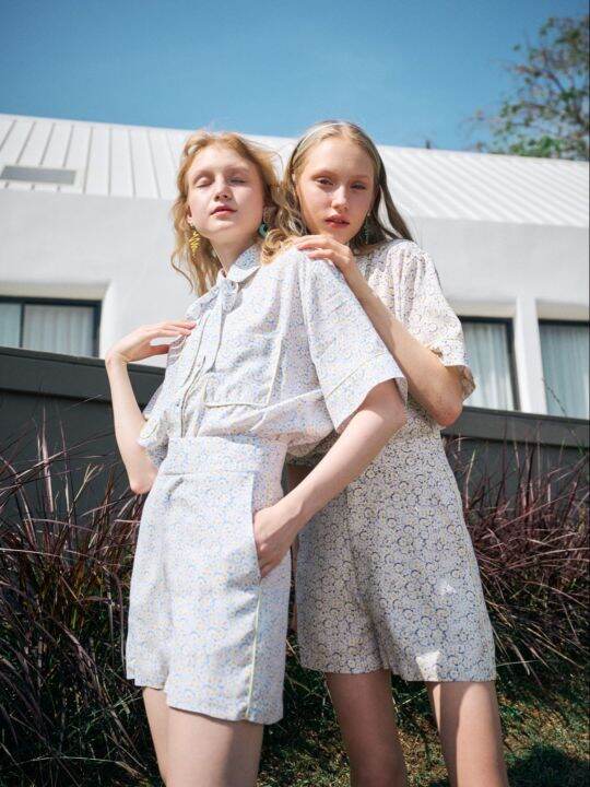 BNKBRAND ESTHER TOP เสื้อปกเชิ้ตแขนสั้น แต่งดีเทลตัดขอบกุ้น มาพร้อมโบว์ ...