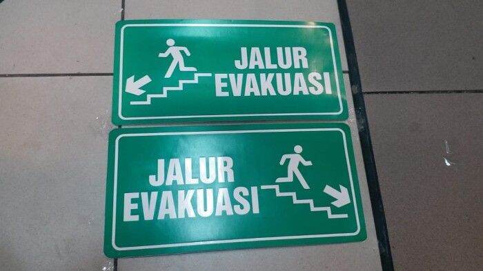 SIGN LABEL STICKER JALUR EVAKUASI TANGGA KIRI KANAN 30X15CM | Lazada ...