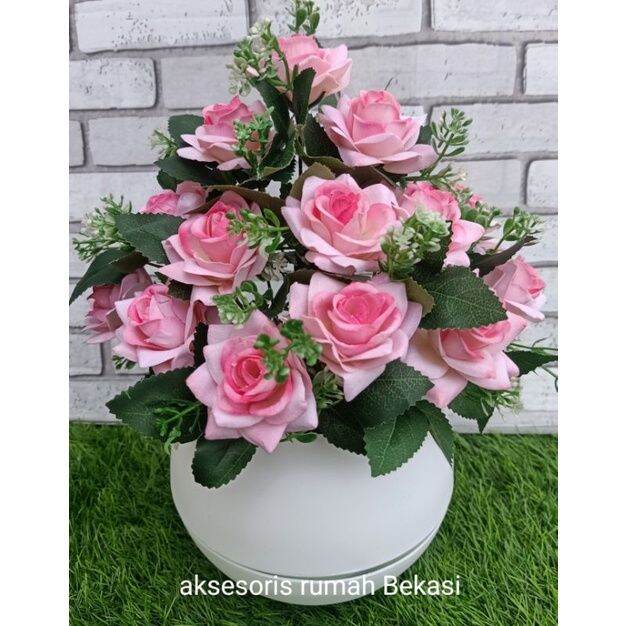 Buket bunga mawar beludru pink dengan vas bola plastik | Lazada Indonesia