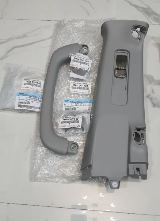 Genuine parts มือโหนเสา B ข้างขวา RH (เฉพาะข้างขวา) TOYOTA FORTUNER ...