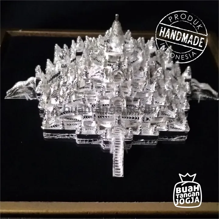 Miniatur Candi Borobudur Lapis Perak 12x12 cm - Kerajinan Khas Kotagede Jogja (Alas Profil Kayu ...