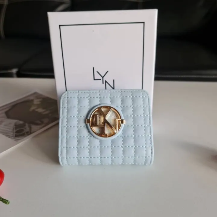 กระเป๋าสตางค์ ใบสั้น Lyn short wallet ใบสั้นมาแล้วจ้า สวยทุกสี สะกดทุก ...