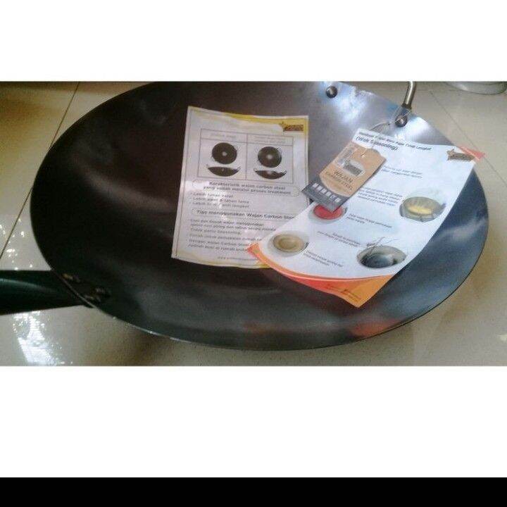 WAJAN HITAM CARBON STEEL 40 CM GAGANG KAYU PANJANG GOLDEN FLYING FISH ...