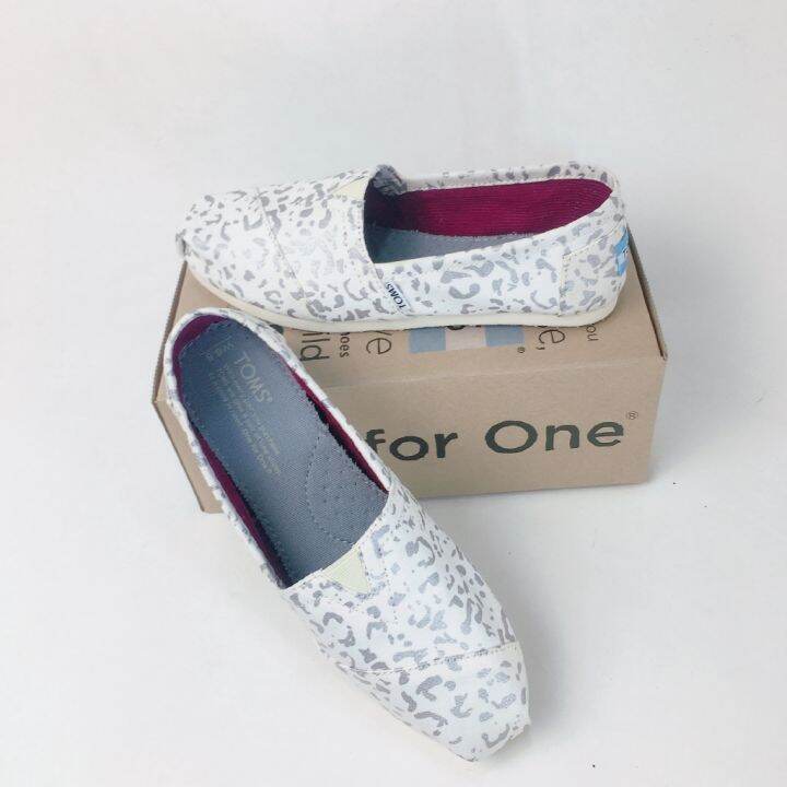 รองเท้า TOMS Silver Snow Leopard Shoes ของแท้จากช้อป | Lazada.co.th