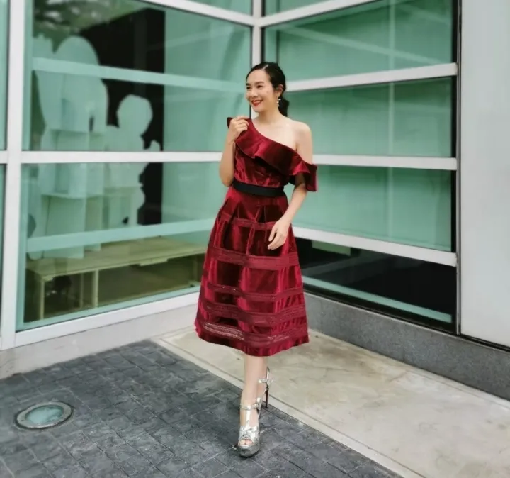 RN002 : เดรสปาดไหล่กำมะหยี่ | Lazada.co.th