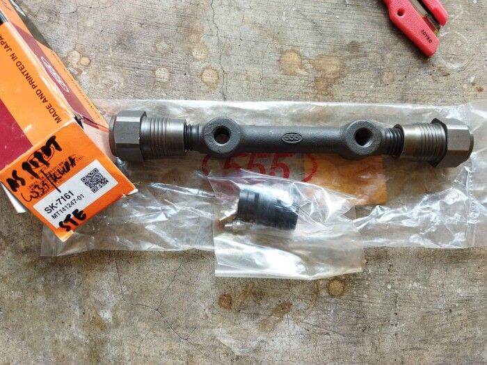 Good Quality Upper Arm Shaft Kit As Sayap Atas Mitsubishi L300 Kuda ...