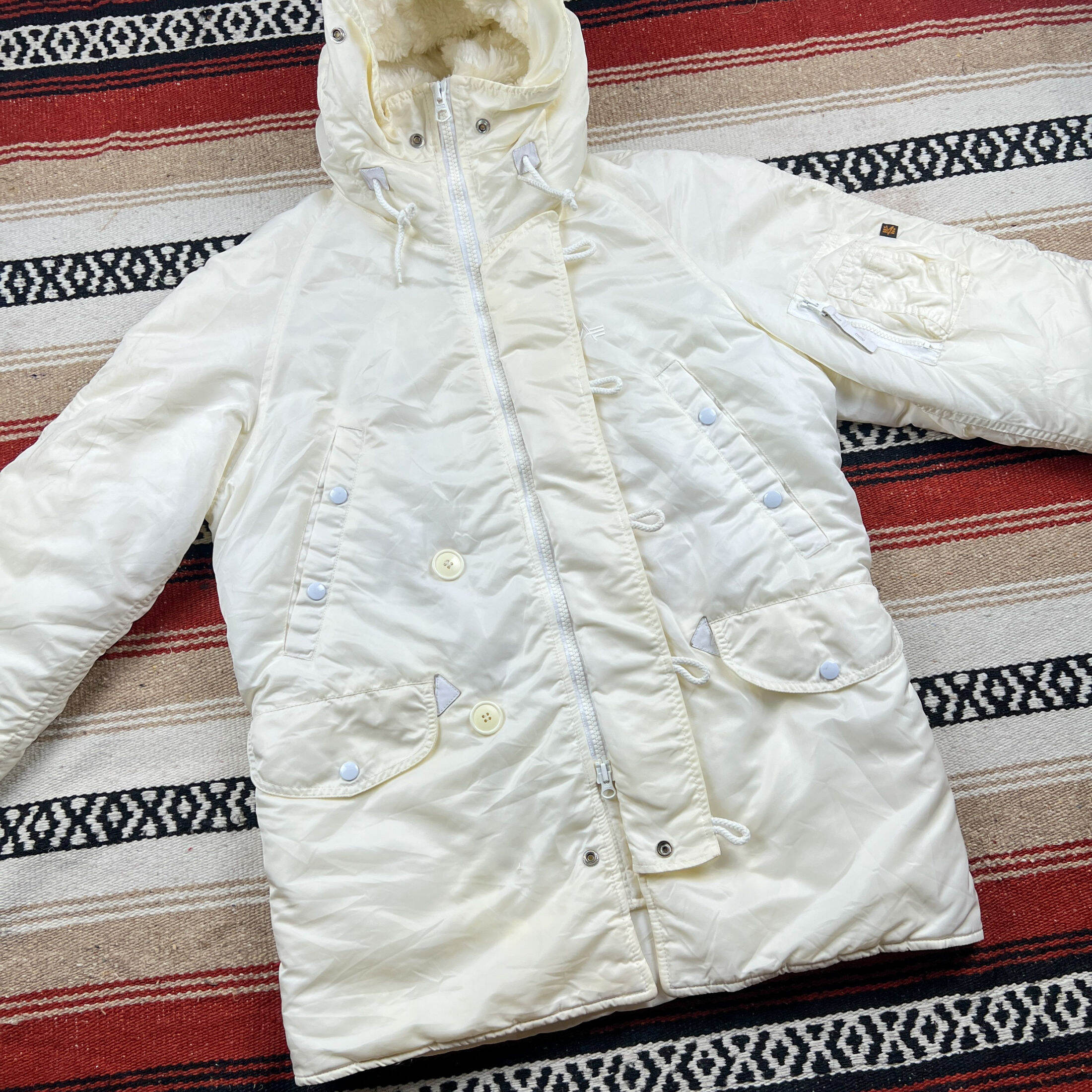 แจ็คเก็ตเดินป่า แจ็คเก็ตวินเทจ Alpha Industries White Parka Extreme ...